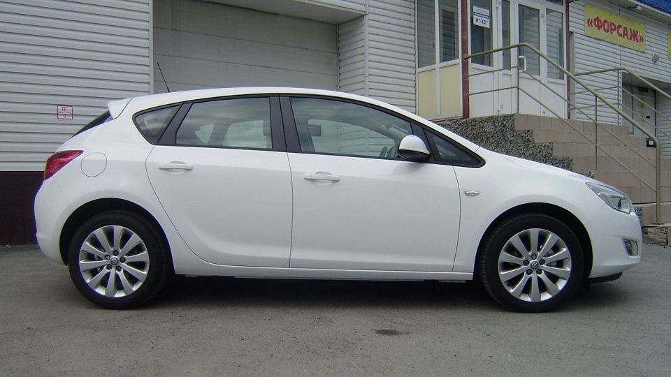 Opel Astra Sedan 2013